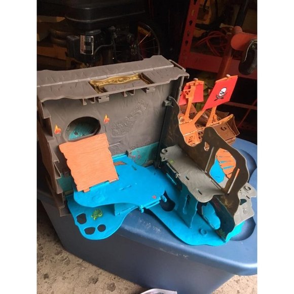 MATCHBOX | Toys | Matchbox Pop Up Pirate Adventure Kit From 206 | Poshmark